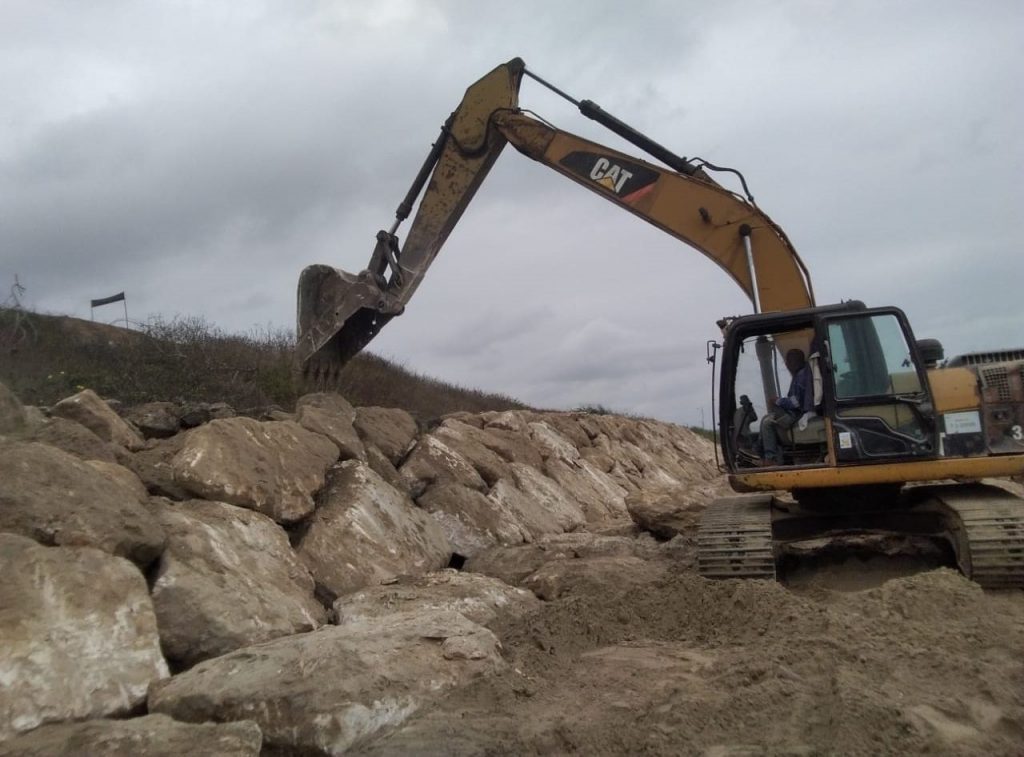 MTOP construye muro de enrocado para proteger la estructura de la Ruta ...
