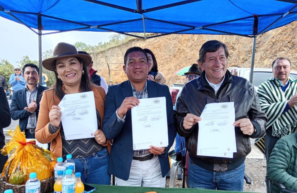 Ministro César Rohon presente en la entrega de la vía Sigchos – Las Pampas – Ministerio de ...