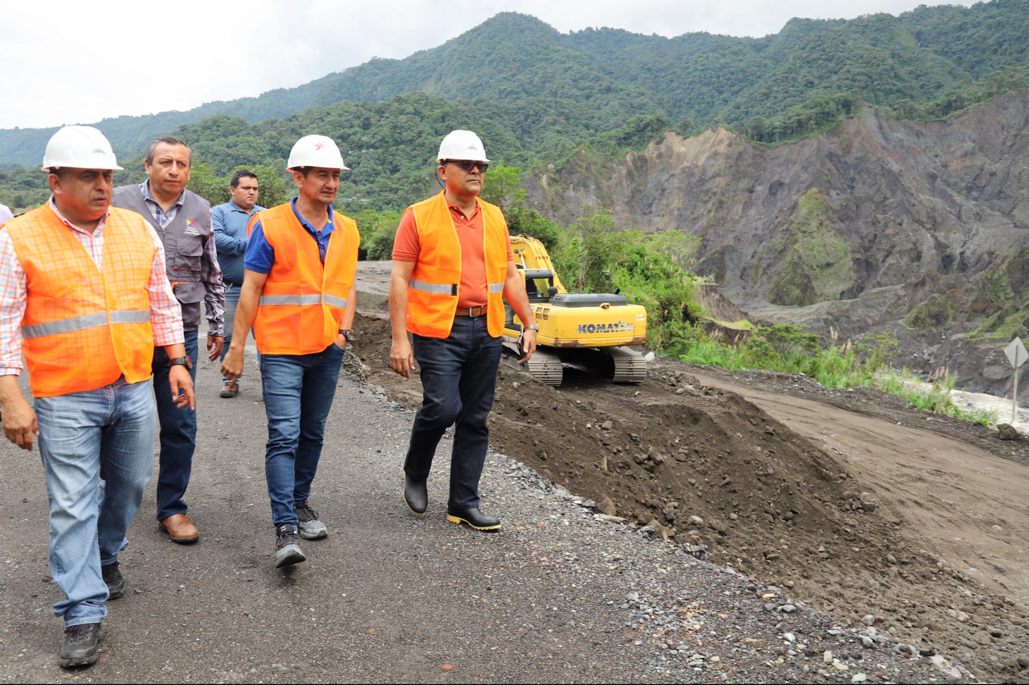 Avanzan los trabajos para colocar el puente sobre el río Marker, en ...